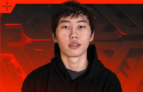 Nocries сделал себе стикер крафт в Cs2 Blody Roses из исследования