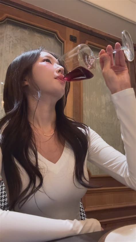 메이크업아티스트 미현🫧 근육없는 바디프로필 예쁘게 찍어주셔서 감사해요 🤍🩶 Filmcrescent 📸 👚 Monpeachofficial Instagram