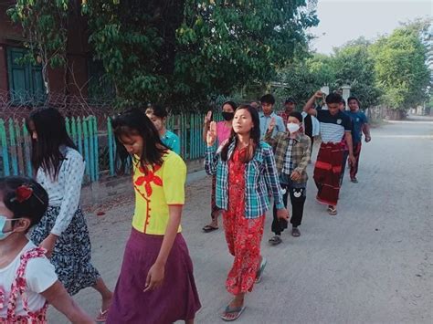 ယင်းမာပင်တွင် ဖက်ဆစ် စစ်ကောင်စီ တော်လှန်ရေး ဒေသခံပြည်သူများ ချီတက် ဆန္ဒပြ Khit Thit Media