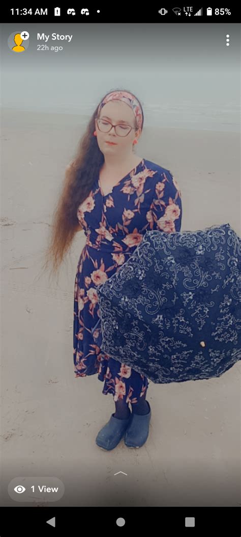 Does Imgur Like Parasols Also What The Fuck Is Is Going On With The