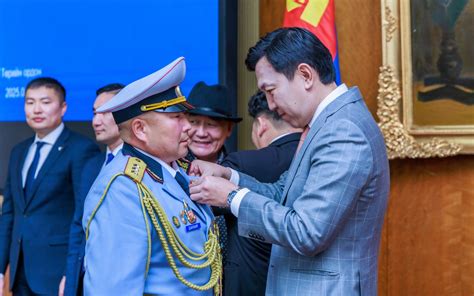 Чингэлтэй 👏ТӨРИЙН ДЭЭД ОДОН МЕДАЛЬ ГАРДУУЛЛАА Чингэлтэй дүүргийн хөдөлмөр зүтгэлээрээ гавьяа