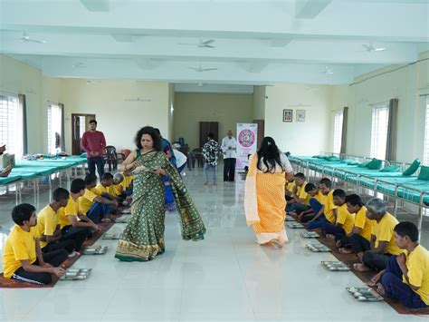Ntpc S Swayamsiddha Ladies Club Reaches Out To The Needy