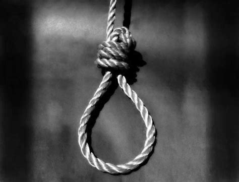 Tag Hanging Bizzarro Bazar