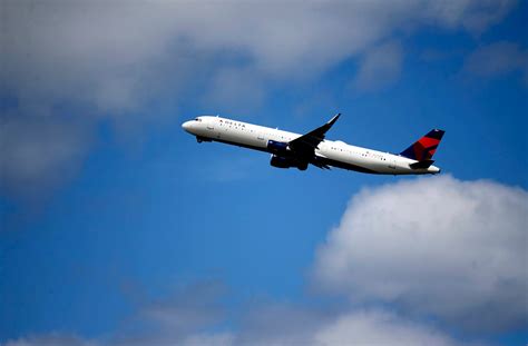 Florida Man Pleads Guilty To Masturbating Exposing Himself On Flight