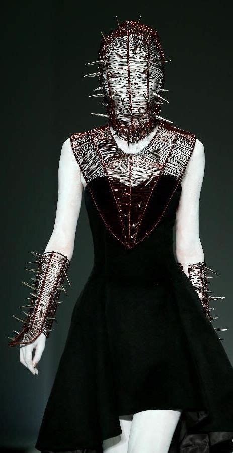 Pin De EnSlaVed DarK TwiSteD En SpiKeS ThoRnS Moda Oscura Moda Loca Moda Extravagante