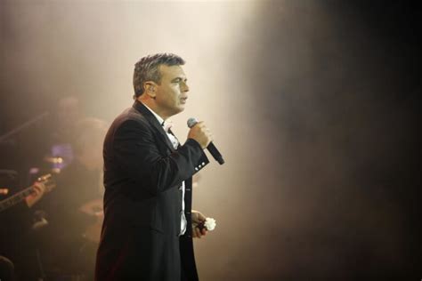 Μανώλης Λιδάκης Τι δεν έμαθε ποτέ κανείς Η σχέση του με γνωστή τραγουδίστρια και το παιδί που