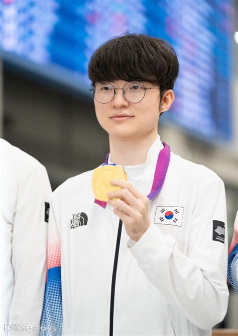 [포토] 페이커 이상혁 금메달 계속 보세요~