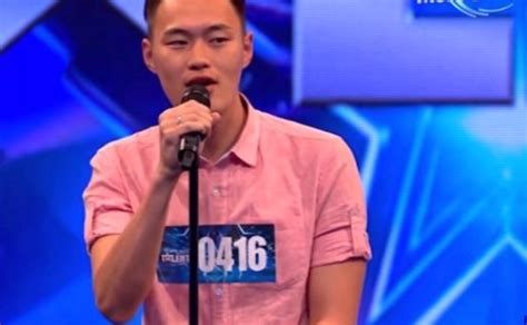 Шоу дууссаны дараа Энх Эрдэнийн араас олон охид гүйсэн гэнэ