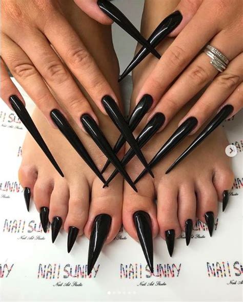 La Extraña Tendencia De Lucir Las Uñas De Los Pies Súper Largas Uñas