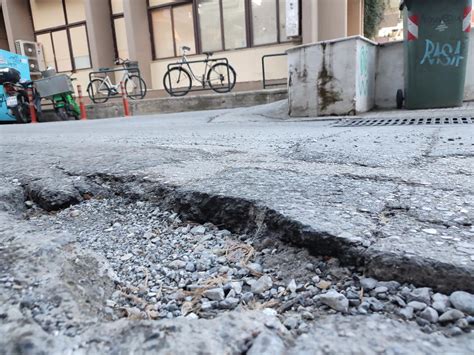 ΛΕΥΤΕΡΙΑ ΚΑΤΕΡΙΝΗ ΓΙΑ ΤΗ ΔΥΝΑΜΗ ΤΗΣ ΛΕΥΤΕΡΙΑΣ ΣΥΖΗΤΑΕΙ ΟΛΟ ΤΟ ΚΕΝΤΡΟ ΤΗΣ ΠΟΛΗΣ ΠΗΡΑΝ