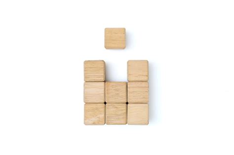흰색 배경에 메시지 단어를 위한 빈 복사 공간이 있는 나무 큐브 블록 0명에 대한 스톡 사진 및 기타 이미지 0명 각도