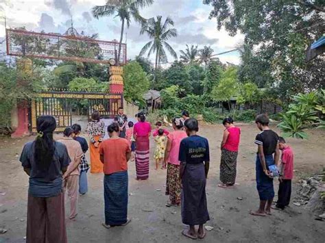 ကယ်တင်ရှင်မရှာ ဒို့ကျေးရွာ သပိတ် စစ်ကြောင်းက စစ်အာဏာရှင် တော်လှန်ရေး ဆန္ဒပြ Khit Thit Media