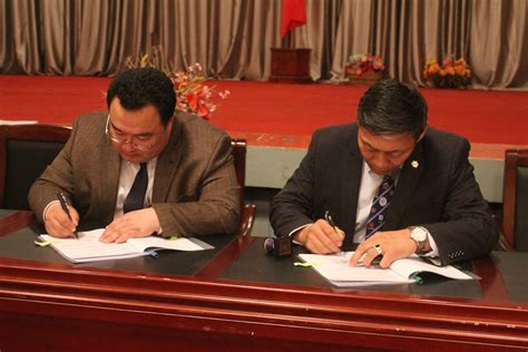 АЙМГИЙН ЗАСАГ ДАРГА Д БАТ ЭРДЭНЭ ХЭЛТЭС АГЕНТЛАГЫН УДИРДЛАГУУДТАЙ 2015 ОНЫ ҮР ДҮНГИЙН ГЭРЭЭГЭЭ