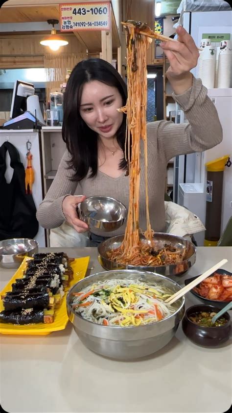 홍대맛집 다 퍼주는 김치두루치기 제비집본점 협찬 제비집 홍대맛집 국내산 한돈과 강릉 고랭지 김치의 제비집 홍대생 10 할인 라면 무한리필 친절과 맛까지