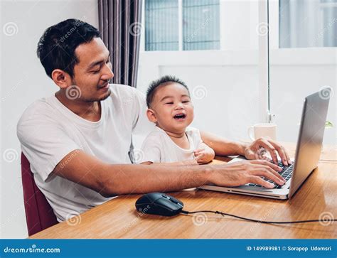 Man Father Using Working On Laptop Computer Stock Image Image Of Parent Computer 149989981