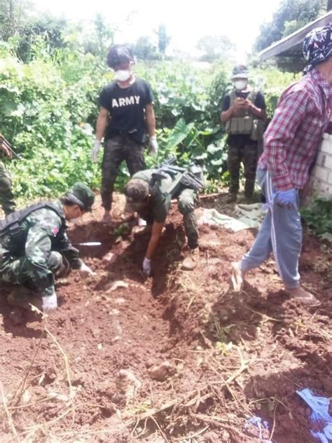 ဒီးမော့ဆိုမြို့နယ် ဆီးလီဒုန်းကျေးရွာမှာ အသတ်ခံရပြီး မြေမြှုပ်ထားတဲ့ အရပ်သား ၂ ဦး အလောင်းများ