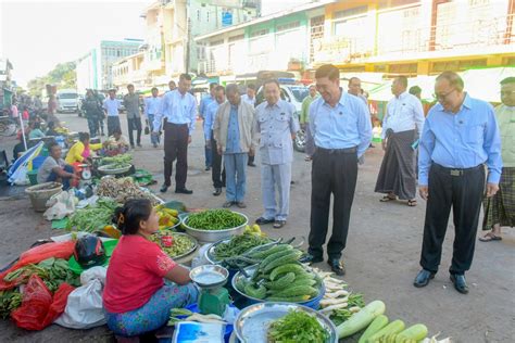 ရခိုင်ပြည်နယ်ဝန်ကြီးချုပ် ဦးထိန်လင်း စစ်တွေမြို့၊ မြို့မဈေးကြီးအတွင်း လှည့်လည်ကြည့်ရှု