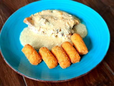 Чеснови свински пържоли с топено сирене Ухае на…