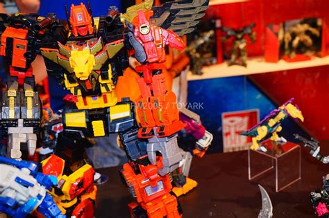 Toy Fair 2018 Power Of The Primes Titan Class Predaking Images Transformers News Tfw2005