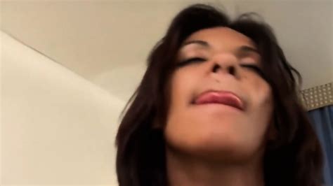 Une Indienne Généreuse Et Joyeuse Ariel Paola Eporner