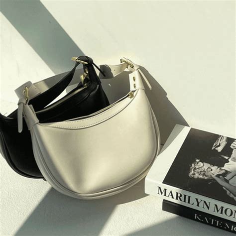 데일리템 추천 트렌디한 초승달 투웨이 레더 반달 크로스 숄더 호보백