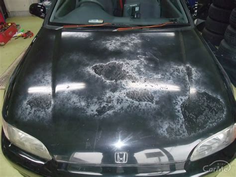 割れたりや剥げたりする車の塗装その原因と対処法は？