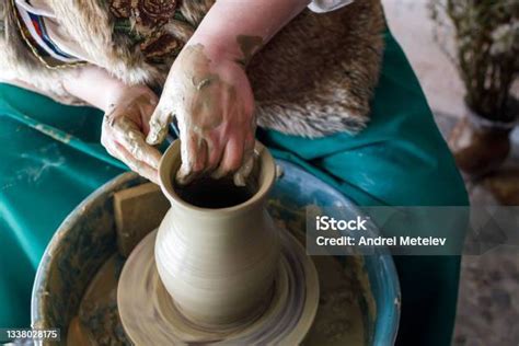 도공의 바퀴에 물 주전자를 만드는 과정 점토 마스터의 손 공예에 대한 스톡 사진 및 기타 이미지 공예 공예 제품 균형 Istock