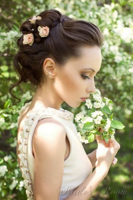 70 ΥΠΕΡΟΧΑ ΝΥΦΙΚΑ ΧΤΕΝΙΣΜΑΤΑ ΜΕ ΚΟΤΣΟ Ιδέες για όλα Romantic Wedding Hair Bride Hairstyles