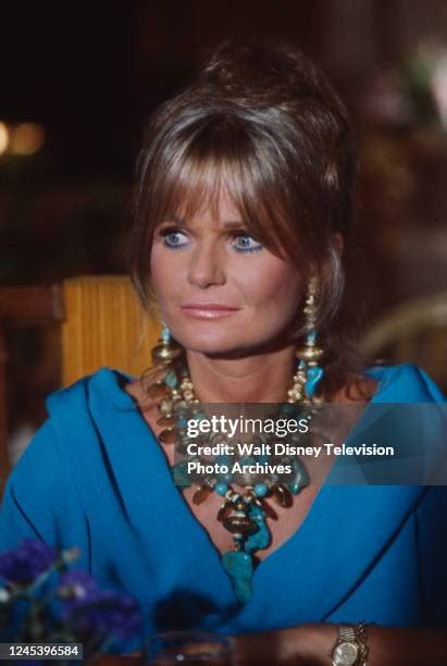 716 Valerie Perrine Photos And High Res Pictures Getty Images