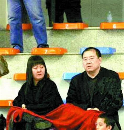 梁天梁欢梁欢和梁天大山谷图库