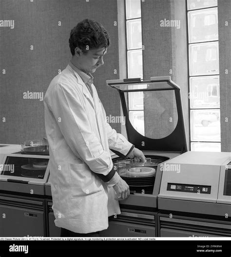 Ibm Mainframe System 360 A Man In A Room Where Some Of The Computer