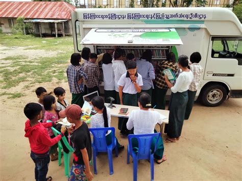 နတ်မောက်မြို့ အမှတ် ၂ အခြေခံပညာအထက်တန်းကျောင်းတွင် ရွေ့လျားစာကြည့်တိုက် မော်တော်ယာဉ်ဖြင့် ကျောင