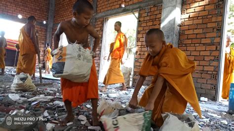 សមណសិស្សវត្តខេមវ័ន បឹងស្នាយ ធ្វើពលកម្ វត្តខេមវ័ន បឹងស្នាយ