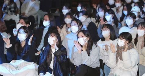 수능 마친 고3 수험생 이제 웃어요