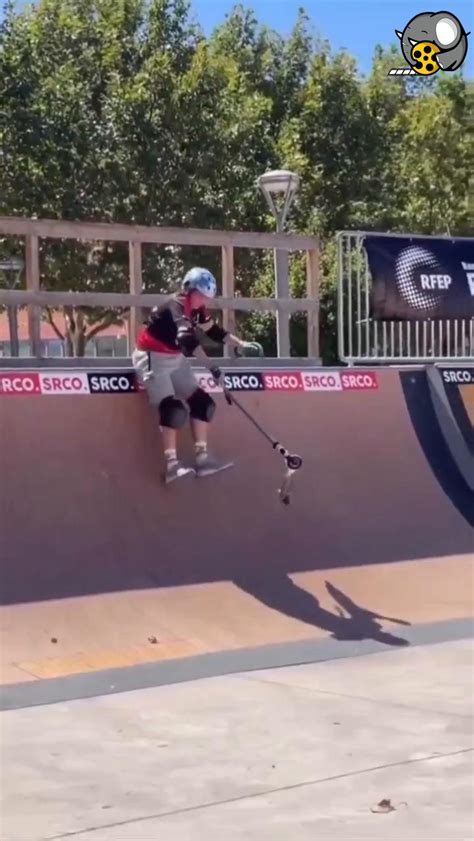 زمین خوردن عجیب اسکیت‌باز و تلاش مکرر ویدیوی پر بازدید فیلو