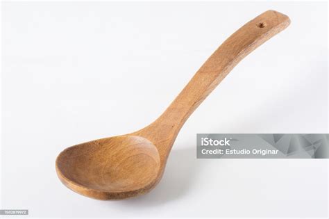 나무 콩 또는 대나무 국자 숟가락 소박한 빈티지 스타일 흰색 배경 나무 숟가락에 대한 스톡 사진 및 기타 이미지 나무 숟가락