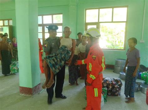 မာန်အောင်မြို့နယ်၌ မုန်တိုင်းဘေးကျရောက်နိုင်သည့် ကျေးရွာများမှ အသက် ၇၀ နှစ်ထက် ဘိုးဘွားများအား