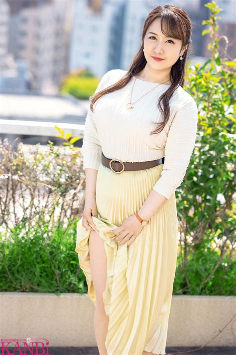 8年間セックスレス シングルマザー 美巨乳中学校教師 百合原かおり 47歳 中出し3p Avデビュー！！ 長年持て余した豊満ボディがカメラの前で乱れ、イキ揺れる！ アダルト動画 ソクミル