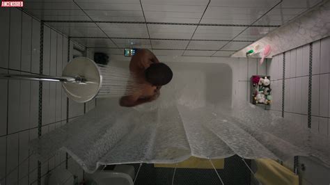 Голая Андреа Бордо в Run The World