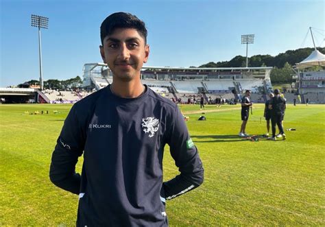 Essex V Somerset Shoaib Bashir Puts Sir Alastair Cook In The Shade The Cricketer