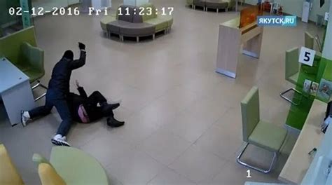 Якутск Ru публикует полную версию видео инцидента в «Сбербанке Смотреть онлайн в поиске