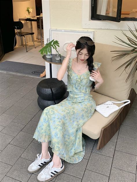 헤이로그 스퀘어넥 프릴 러플 플라워패턴 레이스 셔링 소매 민소매 나시 쉬폰 꽃무늬 꽃 플라워 잔꽃 패턴 슬림 여리핏 썸머 여름 휴양지 휴가 여행 바다 비치 동남아 신혼여행