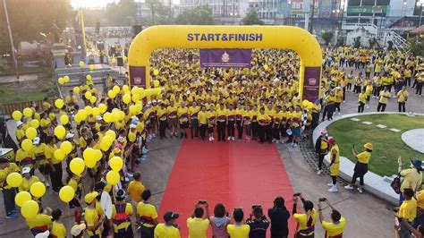 ชมรมวิ่งเพื่อสุขภาพสว่างแดนดิน ภาพถ่าย เดิน วิ่ง ต้านอัมพาต เฉลิมพระเกียรติ 2 พ ย