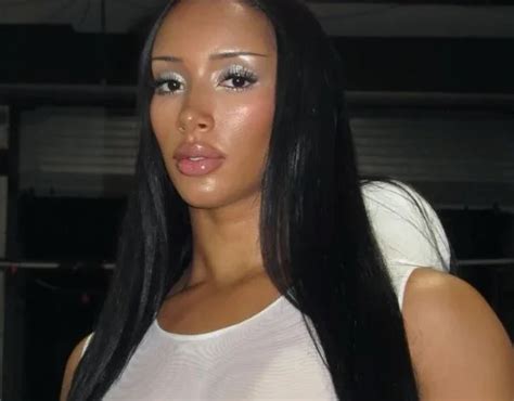 Who Is Naomi Sharon Age Height Husband Wiki Parents And Bio