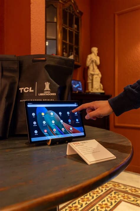 실내 Tcl 가구 가전 가정 기술 가젯 기기 기술 기술 디스플레이 기술에 정통한 데모 동상 디스플레이 디지털 디지털 기기 디지털 상호작용