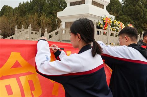 传承英烈精神 赓续红色血脉——我校师生赴五二一烈士陵园缅怀先烈 河北武邑中学