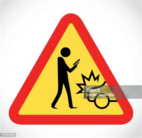 도로 표지판 개념에 위험 교차로를 통해 걷는 휴대 전화를 가진 사람 개념에 대한 스톡 벡터 아트 및 기타 이미지 개념 거리