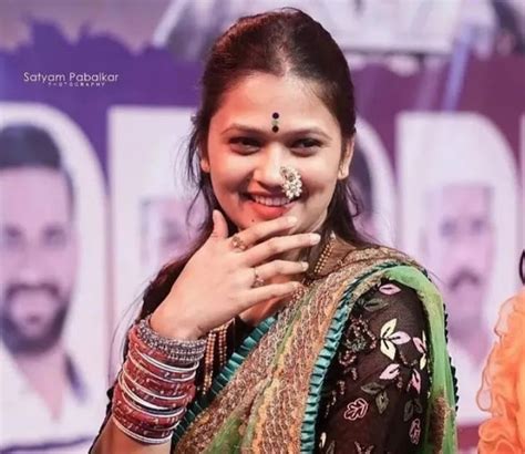 महाराष्ट्राचं राजकारण गौतमी पाटील करणार याच्याशी लग्न