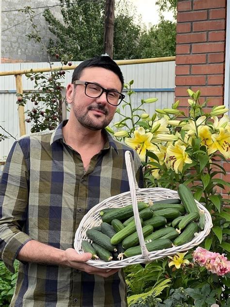 ЖЕЛТЕЮТ ЗАВЯЗИ НА ОГУРЦАХ Как избежать Рассказывает ведущий Виталий Декабрев Загородный Дзен