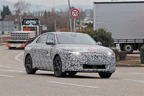 Crossover De Topo Ds 8 Prestes A Estrear Auto Drive